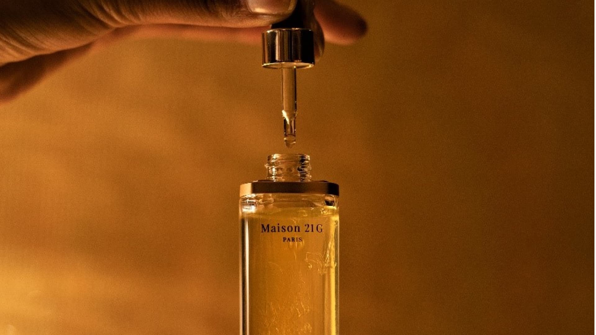 How to Mix Perfumes: Creating the Perfect Fragrance Combination | Blog Maison 21G